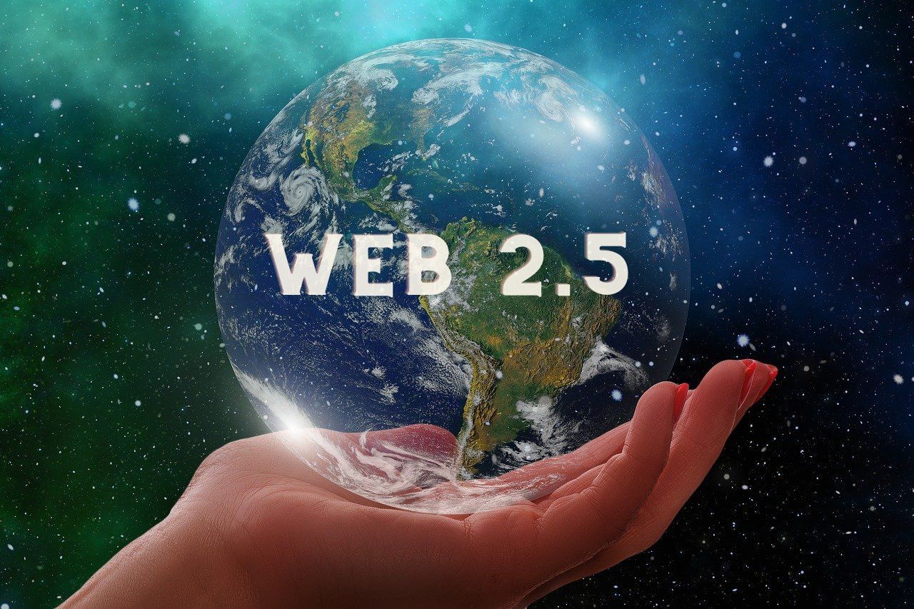 Web 2.5?? A Transition from Web 2.0 to Web 3.0